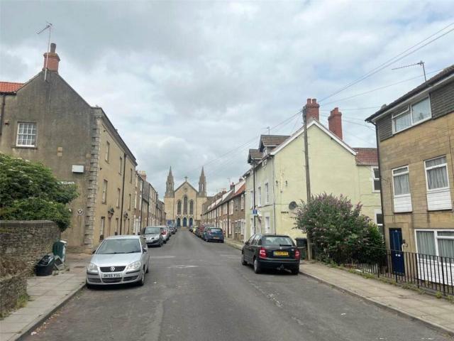 Trinity Street, Frome, 2 bed maisonette to rent £1,095 pcm £253 pw
