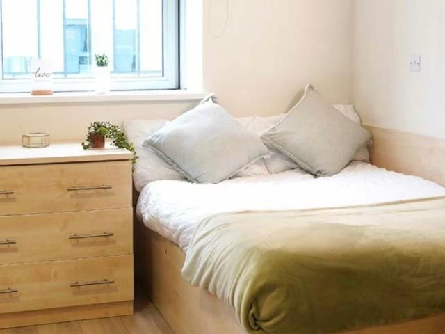 Trinity Square Private Studio Zero Deposit