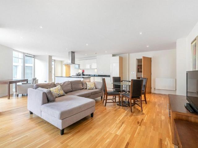 Trinity Tower, Canary Wharf E14, 2 bed flat to rent, £3,250 pcm | PrimeLocation