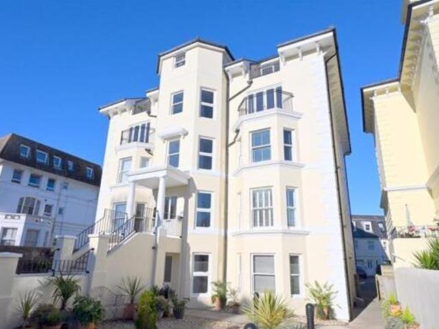 Trinity Trees, West Of Town Centre, 2 Bedroom Flat