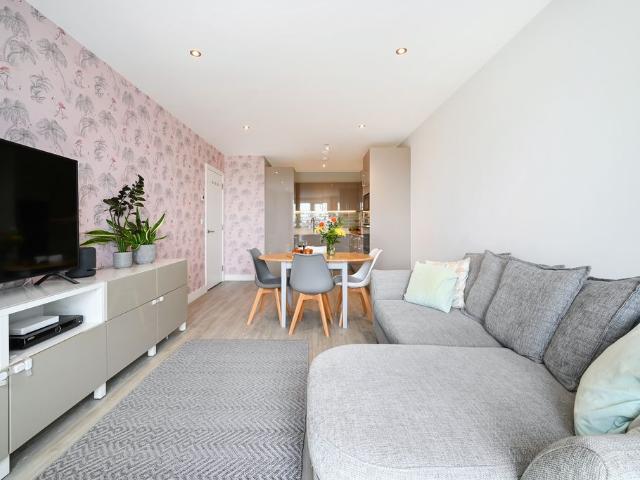 Trinity Way W3, 1 bed flat to rent, £2,250 pcm | PrimeLocation
