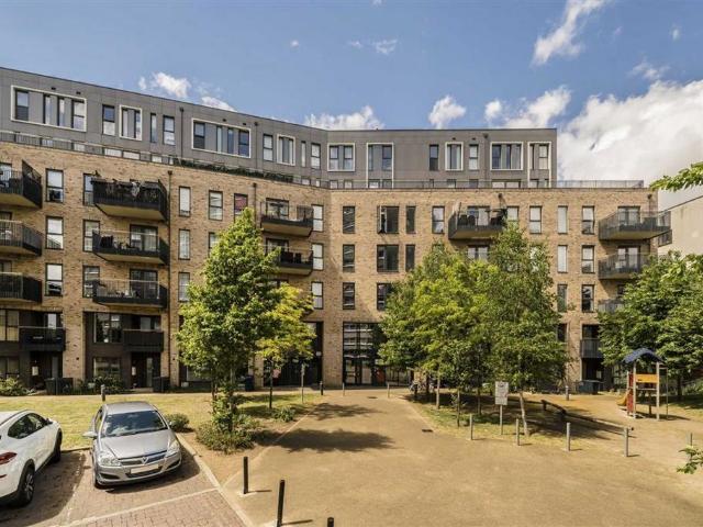 Trinity Way, London W3 2 bed flat to rent £2,650 pcm £612 pw