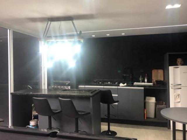 TRIPLEX MARAVILHOSO COM ÁREA GURMET E SUITE COM CLOSET EM ARAUCÁRIADE FRENTE PA