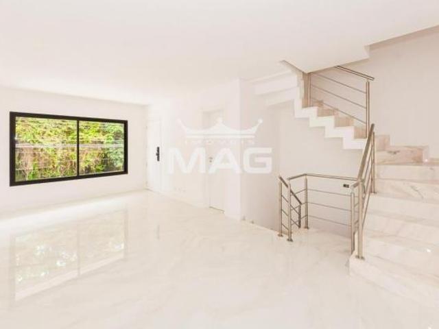 Triplex no Bairro Mercês Com 3 suítes