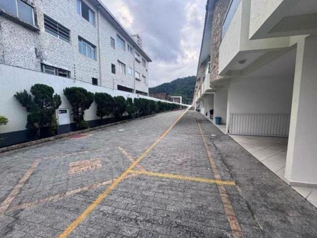 Tríplex no canto do forte com 3 dormitórios, área gourmet privativa e lazer no condomínio
