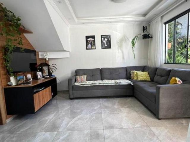 Triplex no Residencial Bettega no Capão Raso em Curitiba com amplo ático e espaço gourmet