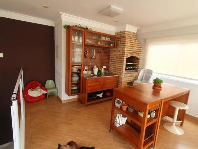 Triplex á venda com 340m² sendo 3 suítes e 4 vagas de garagem, próximo á av.