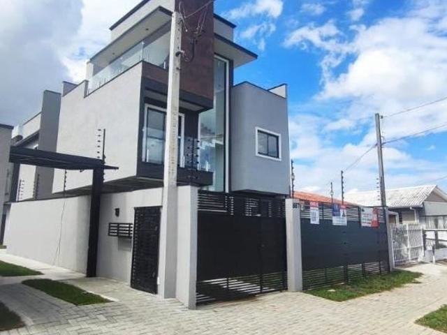 TRIPLEX A VENDA NO BAIRRO UBERABA PRÓXIMO A CANCHA DE ESPORTES COPA 70