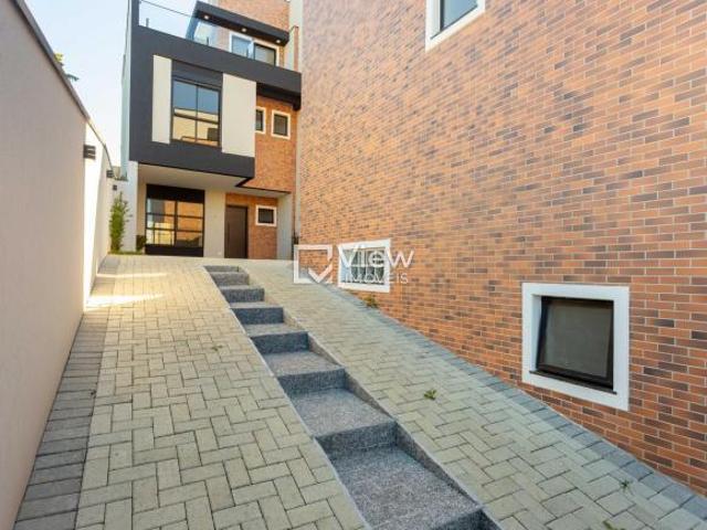 Triplex alto padrão com vista em Santa Felicidade