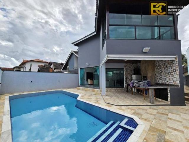 Triplex Alto Padrão com Vista Permanente para o Mar em Condomínio Exclusivo de Peruíbe