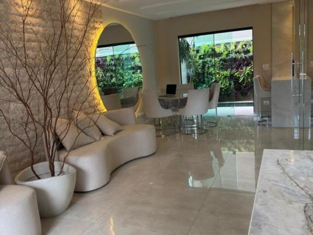 Triplex alto padrão com piscina no Guabirotuba
