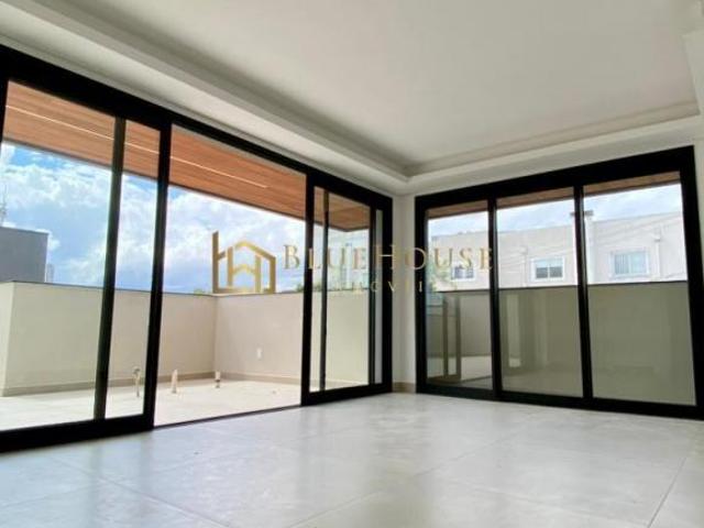 TRIPLEX ALTO PADRÃO EM CONDOMÍNIO