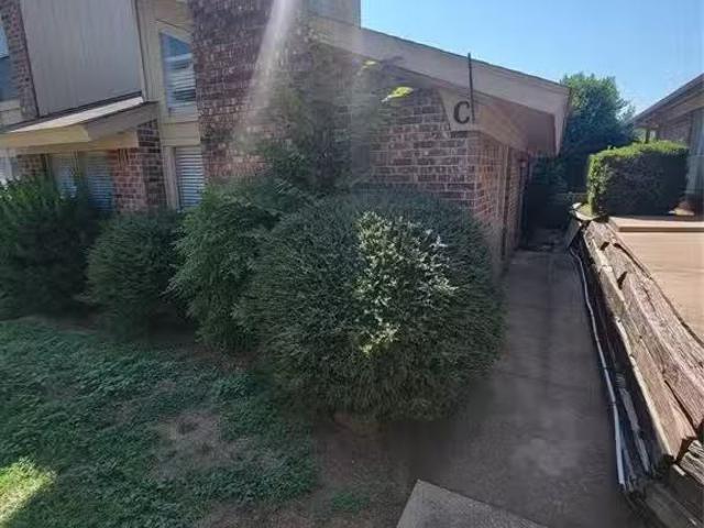 Triplex Arlington, TX 612 Lillard Rd #C