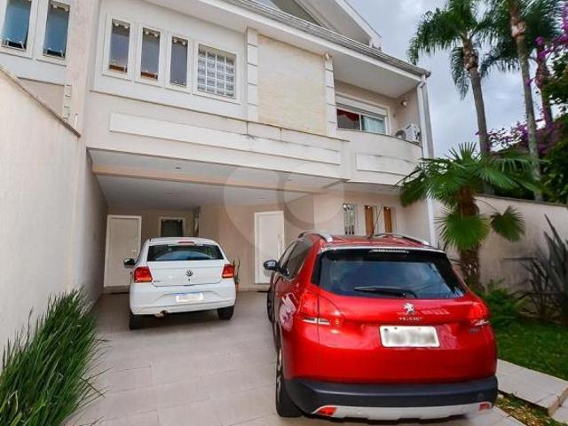 Triplex com 4 quartos à venda em Hugo Lange PR