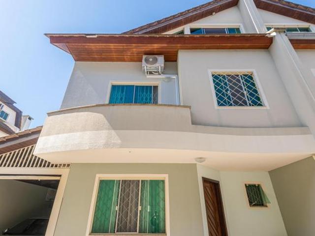 TRIPLEX com 4 quartos e 165 m² à venda em Bacacheri