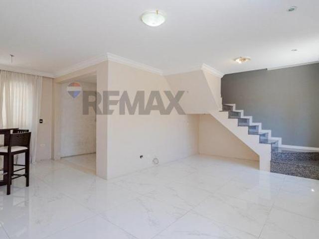 Triplex com 290 metros, 4 quartos, 2 suítes, 5 vagas, Bairro Santa Quitéria Curitiba