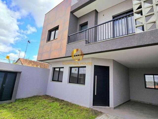 Triplex com 3 quartos, sendo 1 suíte, localizado na Rua Professora Júlia Valery Legat Neal, bairro X
