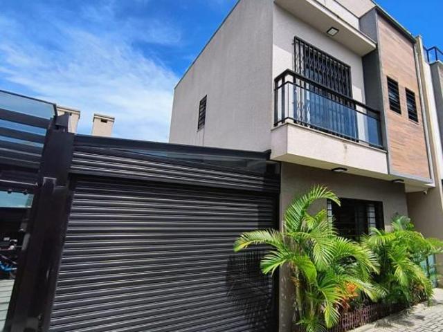 TRIPLEX COM TERRAÇO, MOBILIADO, MODERNO, SEMINOVO!