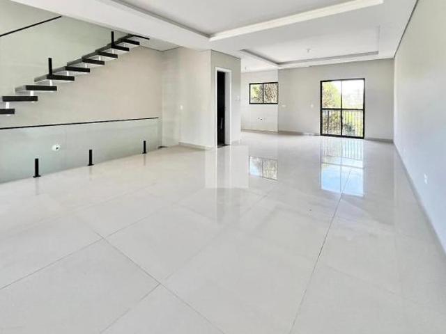 Triplex à Venda no Santa Cândida | 3 Quartos, Suíte com Closet, Terraço e Jardim