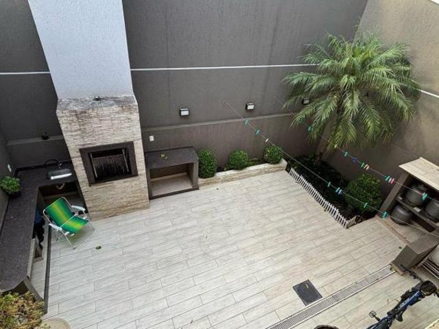 Triplex com amplo terreno baixou