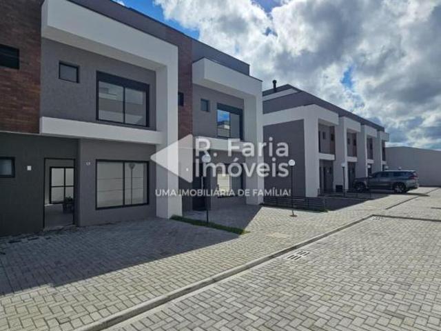 TRIPLEX COM EXCELENTE LOCALIZAÇÃO, ESPAÇOSO E REFI