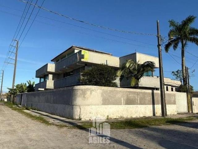 Triplex com piscina em Pontal do Paraná