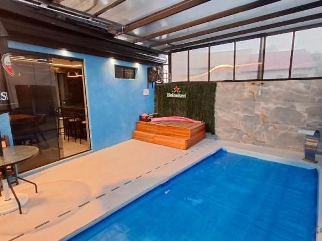 Triplex com piscina padrão, em região privilegiada, 900mtrs parque BACACHERI em Curitiba PR