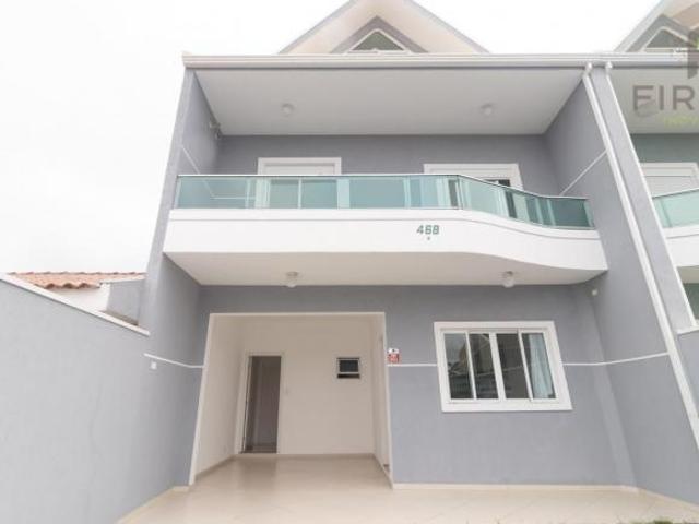 Triplex com suíte master com hidro massagem na região do capão da imbuia