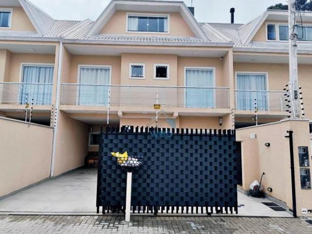 Tríplex de alto padrão no Bairro Novo mundo, com quatro quartos, sendo 2 suítes, sala para dois ambi