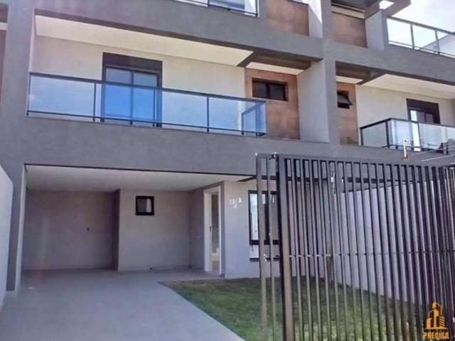 Tríplex de alto padrão no Hauer com 3 suítes, terraço amplo e ático com banheir