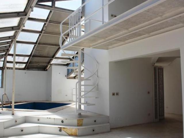 Triplex de Alto Padrão com Vista Deslumbrante e Área Privativa de 642m²