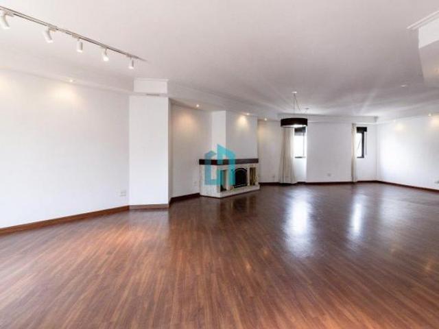 Triplex de Alto Padrão em Moema 482 m², 4 Suítes e Piscina Privativa