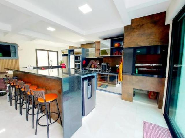 Triplex de alto padrão em Atami Sul