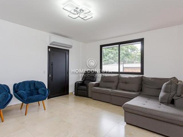 Triplex de Alto Padrão | 4 Quartos | 3 Suítes | Portão