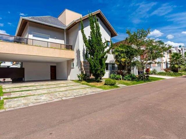 Triplex de Alto Padrão, 4 quartos sendo 2 suítes e 8 vagas Mossunguê Curitiba