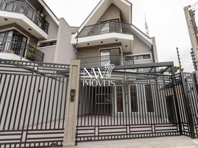 Triplex de Alto Padrao Frente Rua