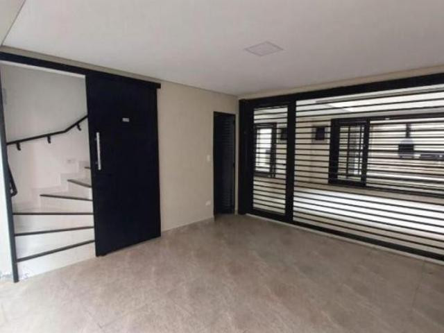 Triplex de Condomínio c/ 02 suítes, vaga privativa 440 mil