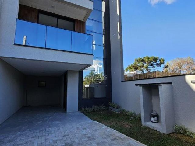 TRIPLEX DE FRENTE P RUA NO BAIRRO PINEVILLE EM PINHAIS 3 QUARTOS