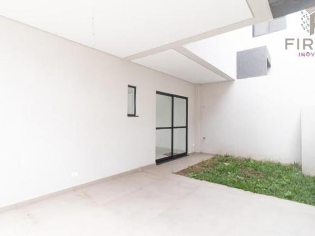Triplex de frente pra rua no Novo Mundo
