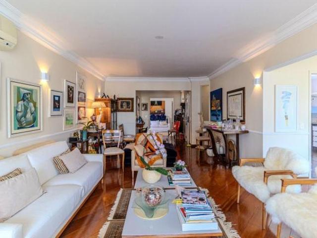 Triplex de luxo em Higienópolis: 4 quartos, 1 suíte, 3 salas, 4 banheiros, 3 vag