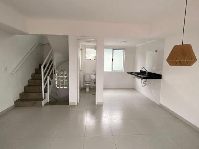 Triplex de 02 Suítes, com ótima localização no Jardim Helena Maria Guarujá