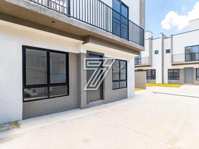 Triplex em condomínio, 142m² privativos, 3 dormitó