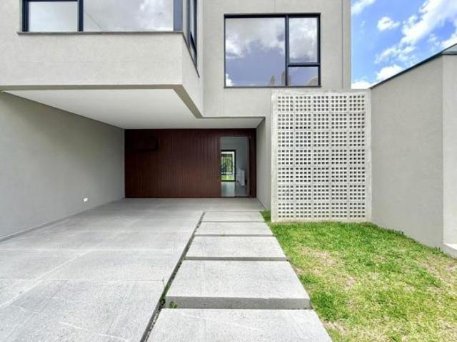TRIPLEX EM CONDOMINIO