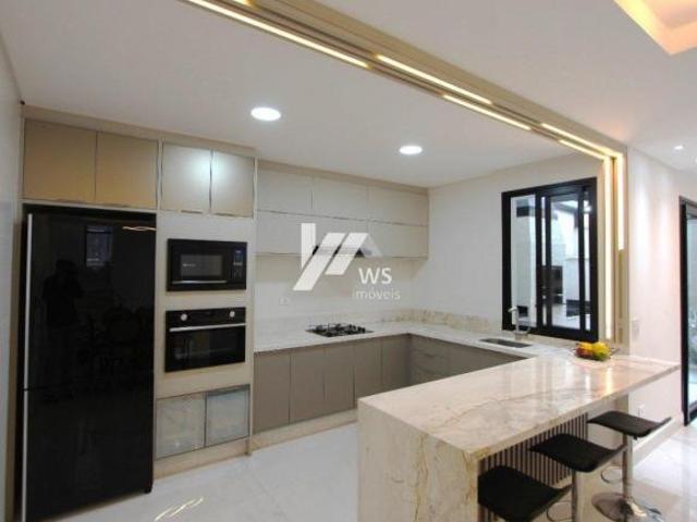 Triplex em condomínio alto padrão com 3 suítes!