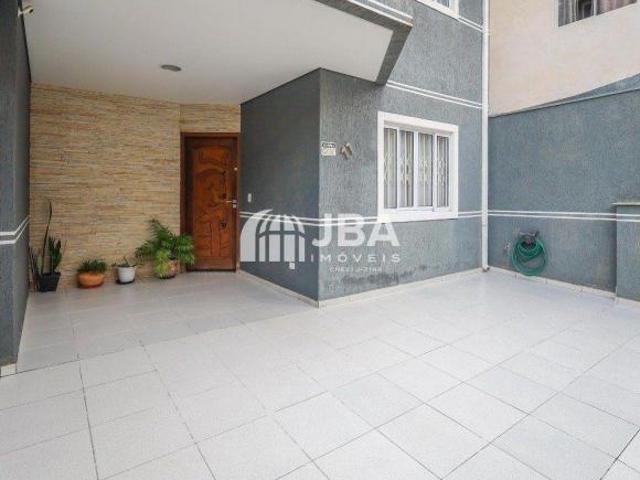 TRIPLEX EM CONDOMINIO FECHADO