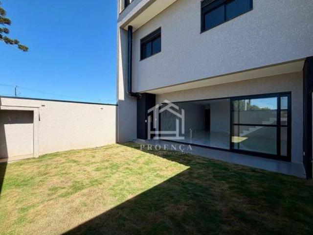 Triplex em condomínio fechado, com 3 dorm. à venda, 222m² por R$ 1.150.000 Costeira SJP/PR