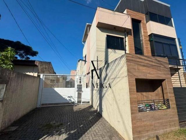 TRIPLEX EM CONDOMÍNIO FECHADO, COM 3 QUARTOS, 2 VAGAS DE GARAGEM, FACE OESTE, LOCALIZADO NO SITIO CE