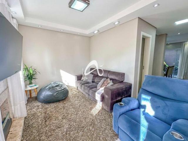 Triplex em Condomínio • Iná