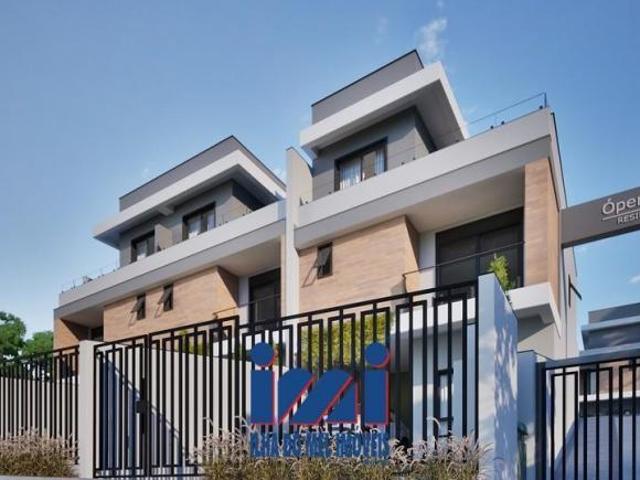 TRIPLEX EM CONDOMÍNIO NO ABRANCHES
