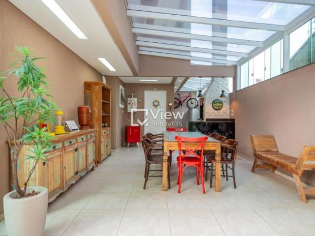 Triplex em condomínio no bairro Uberaba 195m² de